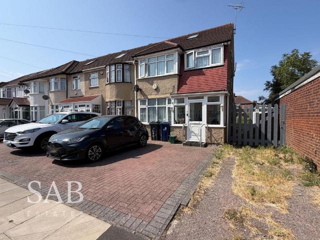 4 bedroom end of terrace house for sale