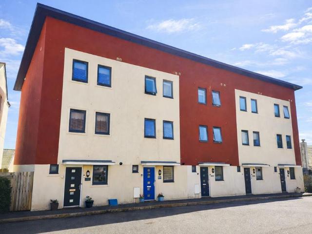 4 bedroom end of terrace house for sale