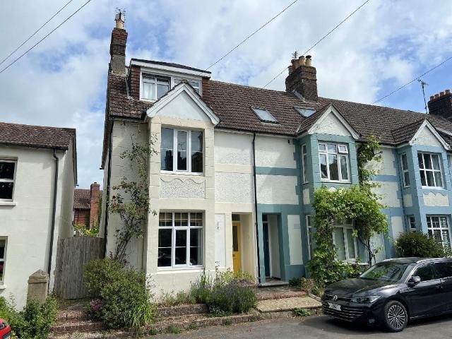 4 bedroom end of terrace house for sale
