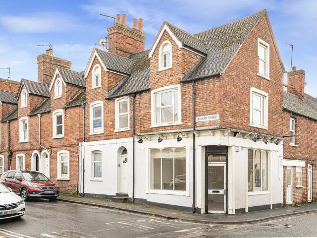 4 bedroom end of terrace house for sale