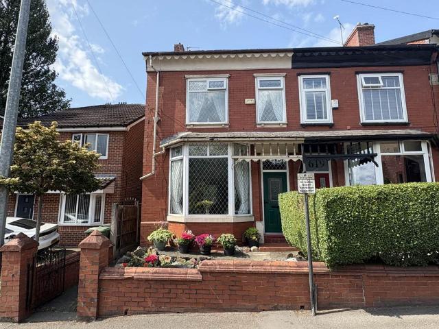 4 bedroom end of terrace house for sale