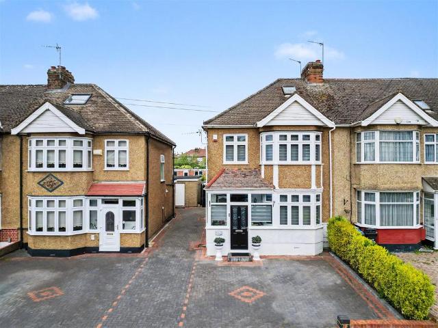 4 bedroom end of terrace house for sale