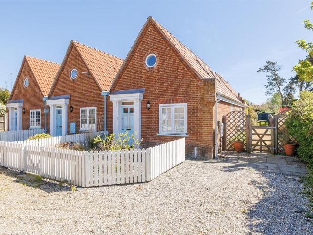 4 bedroom end of terrace house for sale