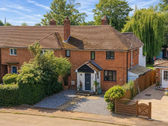 4 bedroom end of terrace house for sale