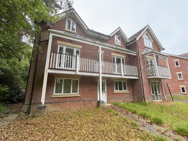 4 bedroom end of terrace house for sale