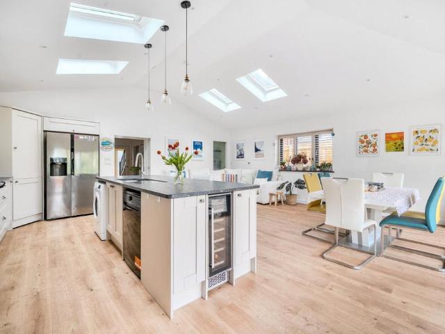 4 bedroom end of terrace house for sale