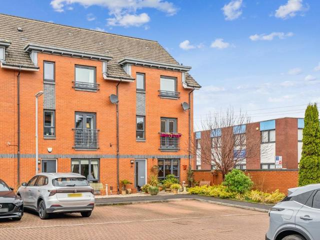 4 bedroom end of terrace house for sale