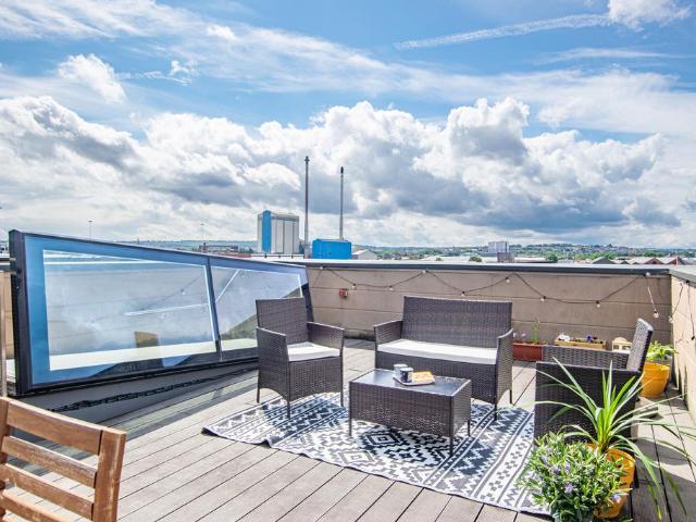 4 bedroom end of terrace house for sale
