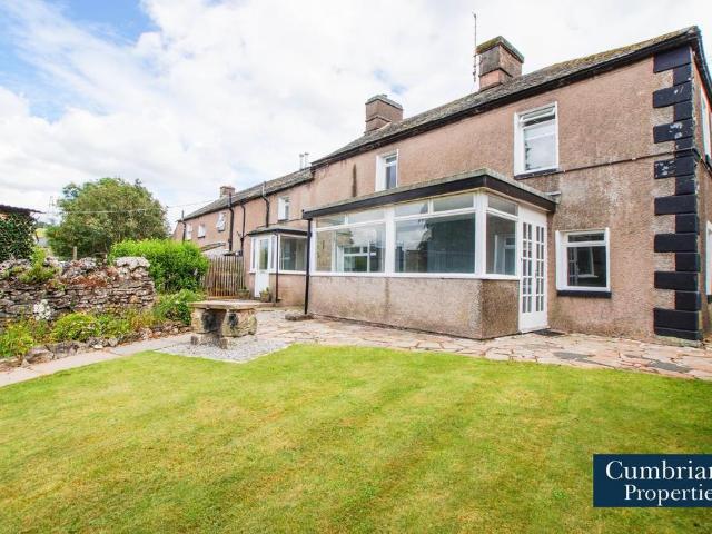 4 bedroom end of terrace house for sale