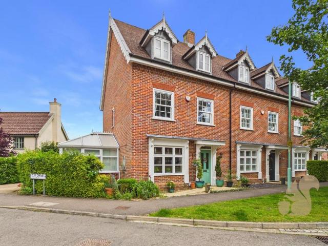 4 bedroom end of terrace house for sale