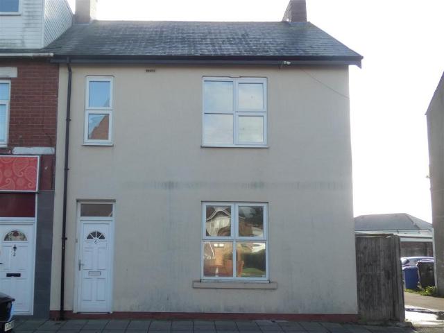 4 bedroom end of terrace house for sale