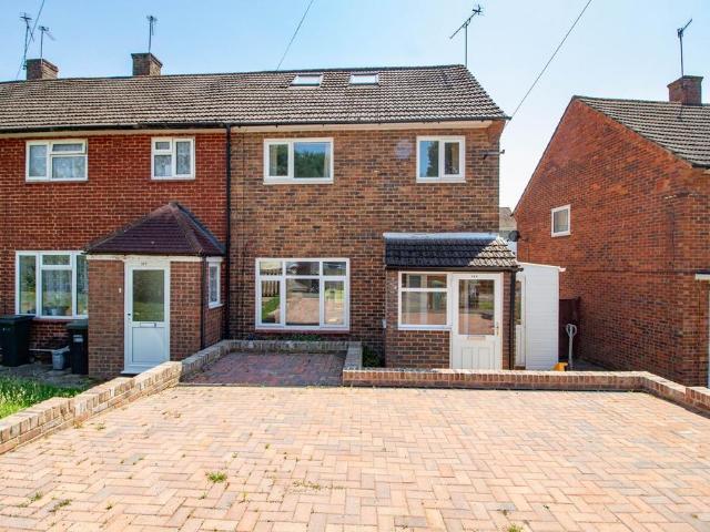 4 bedroom end of terrace house for sale
