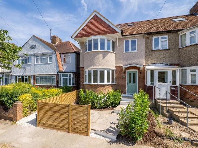 4 bedroom end of terrace house for sale