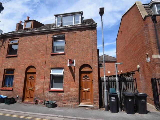 4 bedroom end of terrace house for sale