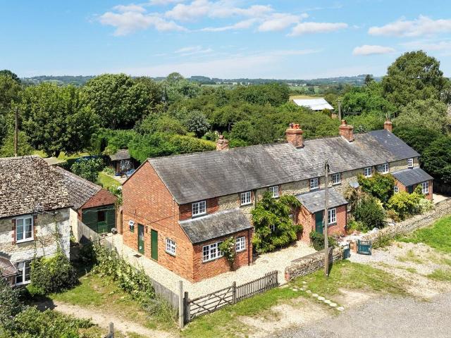 4 bedroom end of terrace house for sale