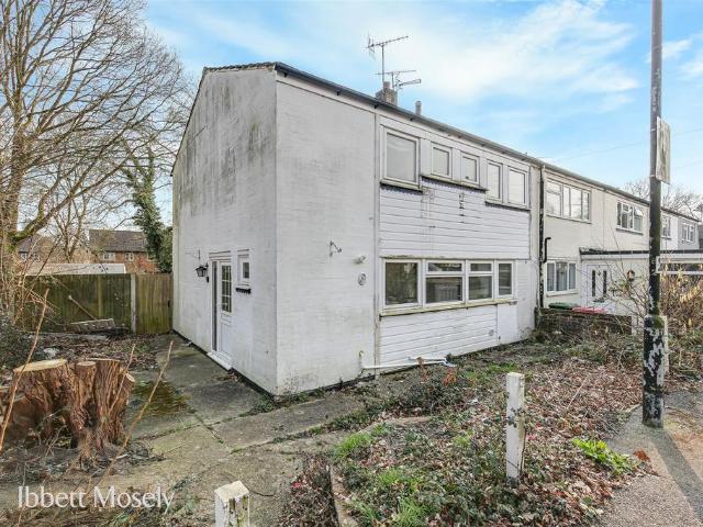 4 bedroom end of terrace house for sale
