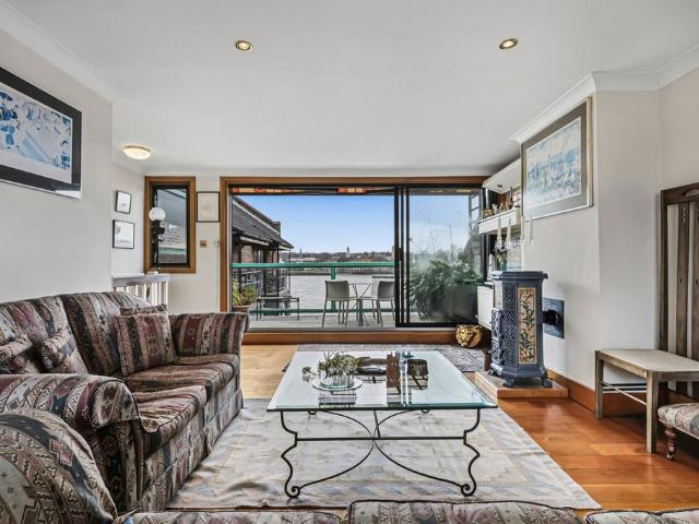 4 bedroom end of terrace house for sale