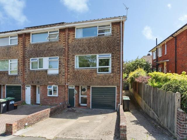 4 bedroom end of terrace house for sale