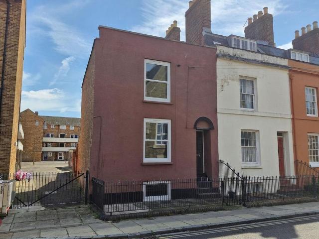4 bedroom end of terrace house for sale