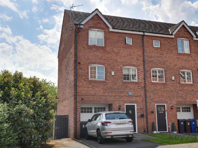 4 bedroom end of terrace house for sale