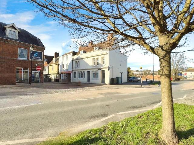 4 bedroom end of terrace house for sale