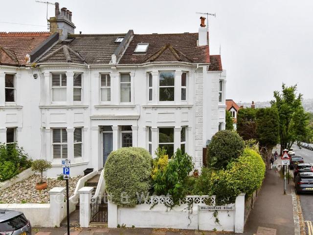 4 bedroom end of terrace house for sale
