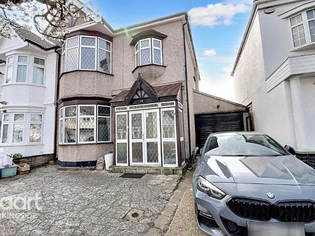 4 bedroom end of terrace house for sale
