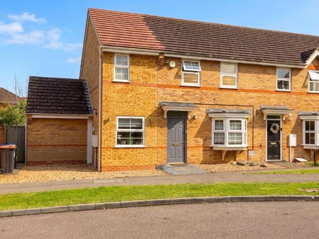 4 bedroom end of terrace house for sale