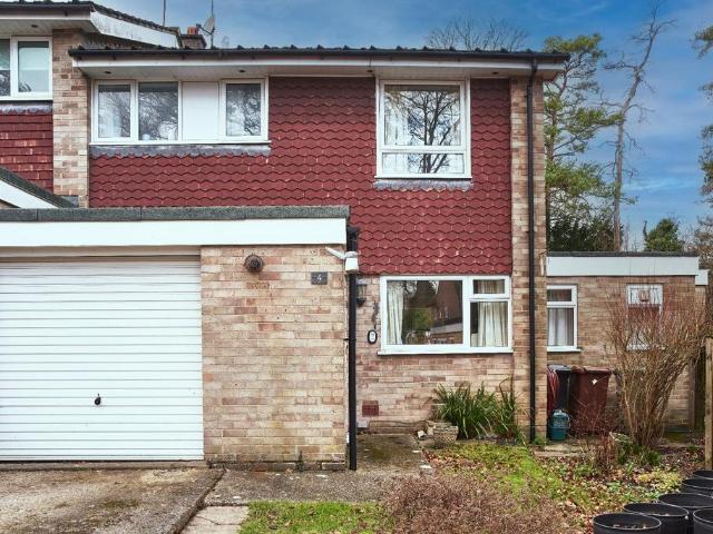 4 bedroom end of terrace house for sale