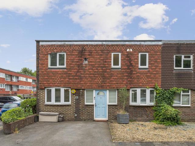 4 bedroom end of terrace house for sale