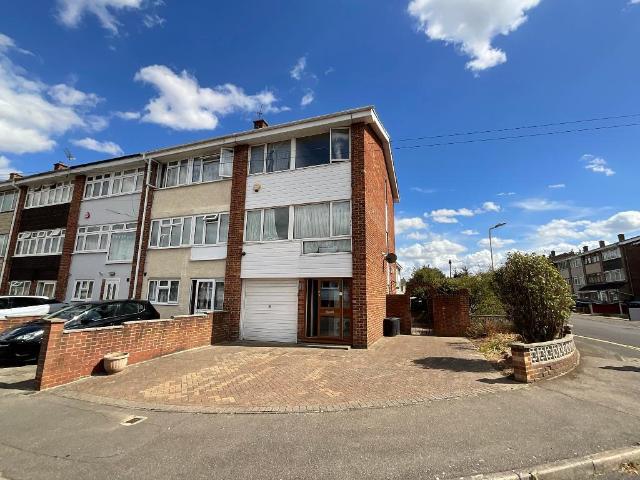 4 bedroom end of terrace house for sale