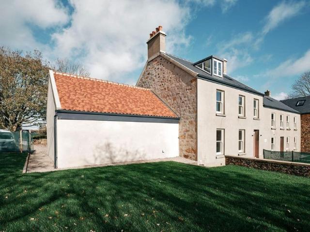4 bedroom end of terrace house for sale