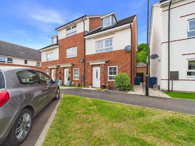 4 bedroom end of terrace house for sale