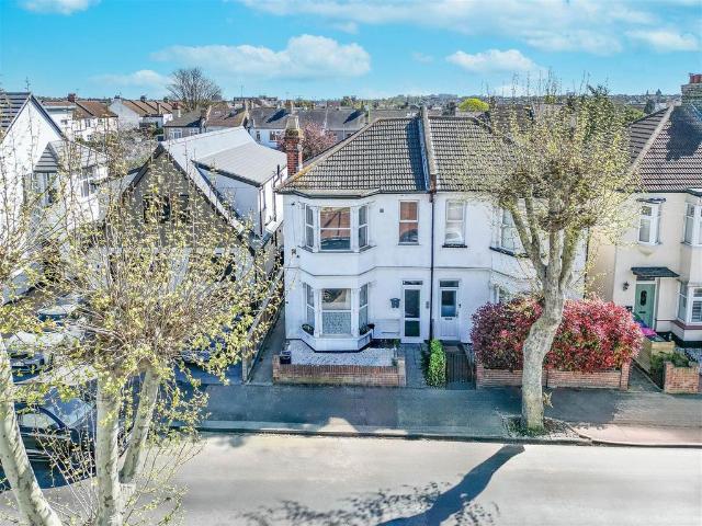 4 bedroom end of terrace house for sale
