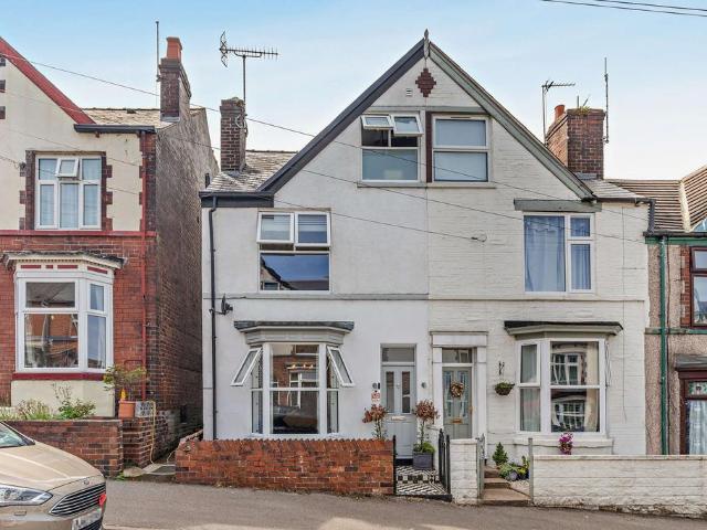 4 bedroom end of terrace house for sale