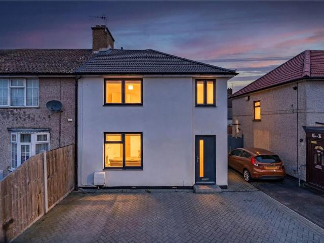 4 bedroom end of terrace house for sale