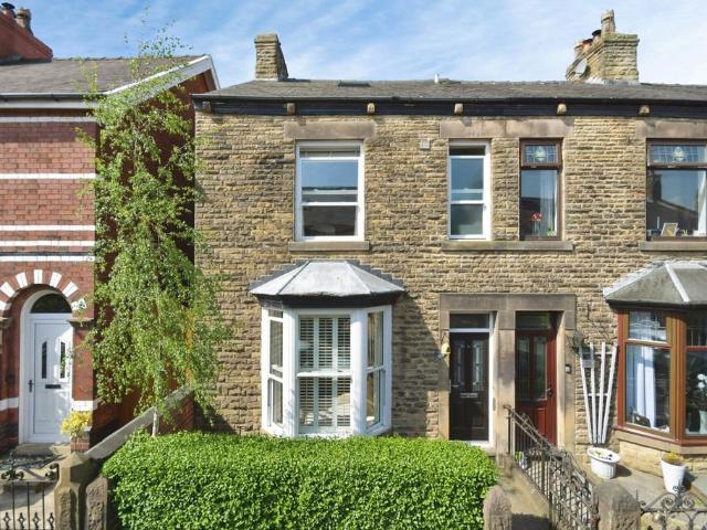 4 bedroom end of terrace house for sale