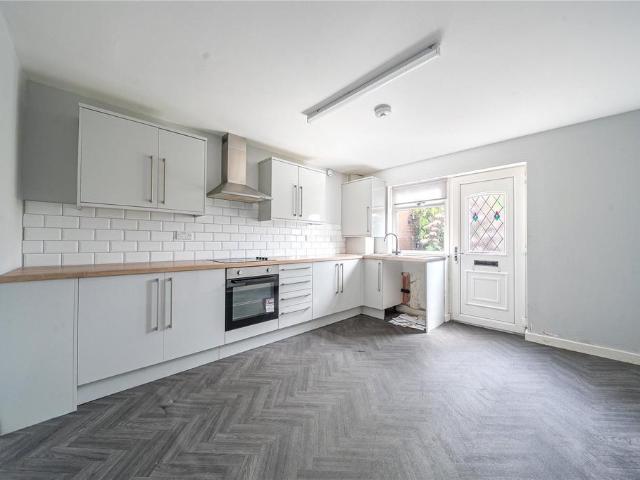 4 bedroom end of terrace house for sale