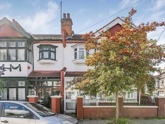 4 bedroom end of terrace house for sale