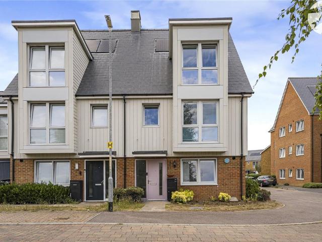 4 bedroom end of terrace house for sale