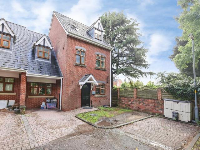 4 bedroom end of terrace house for sale