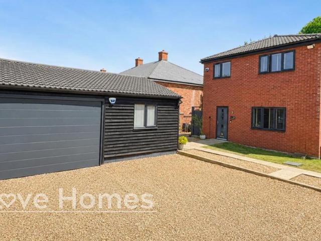 4 bedroom end of terrace house for sale