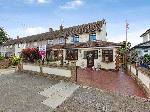 4 bedroom end of terrace house for sale