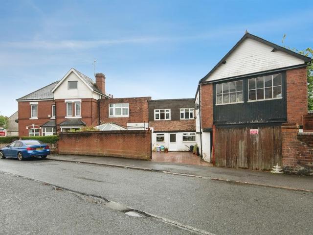 4 bedroom end of terrace house for sale