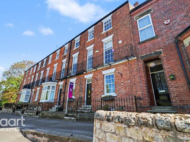 4 bedroom end of terrace house for sale