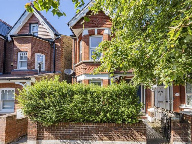4 bedroom end of terrace house for sale