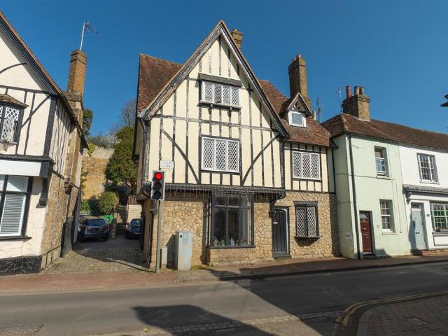 4 bedroom end of terrace house for sale