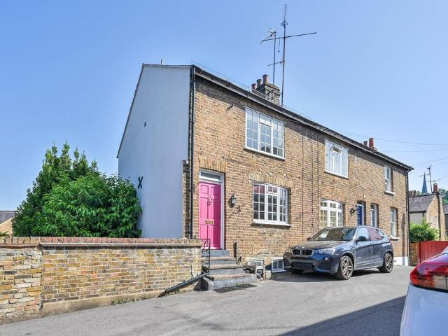 4 bedroom end of terrace house for sale