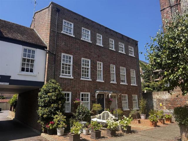 4 bedroom end of terrace house for sale
