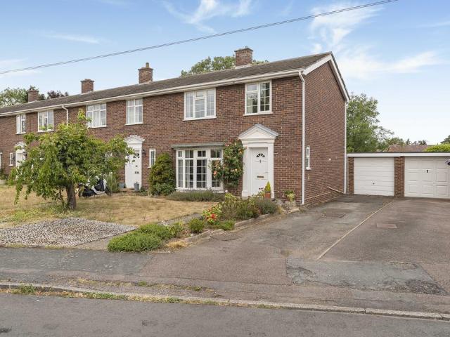 4 bedroom end of terrace house for sale
